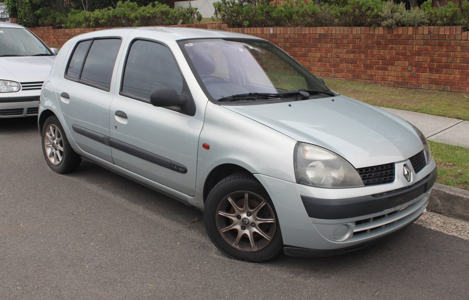 Renault Clio II (Phase II, 2001) 5-door 1.6 16V (107 Hp)